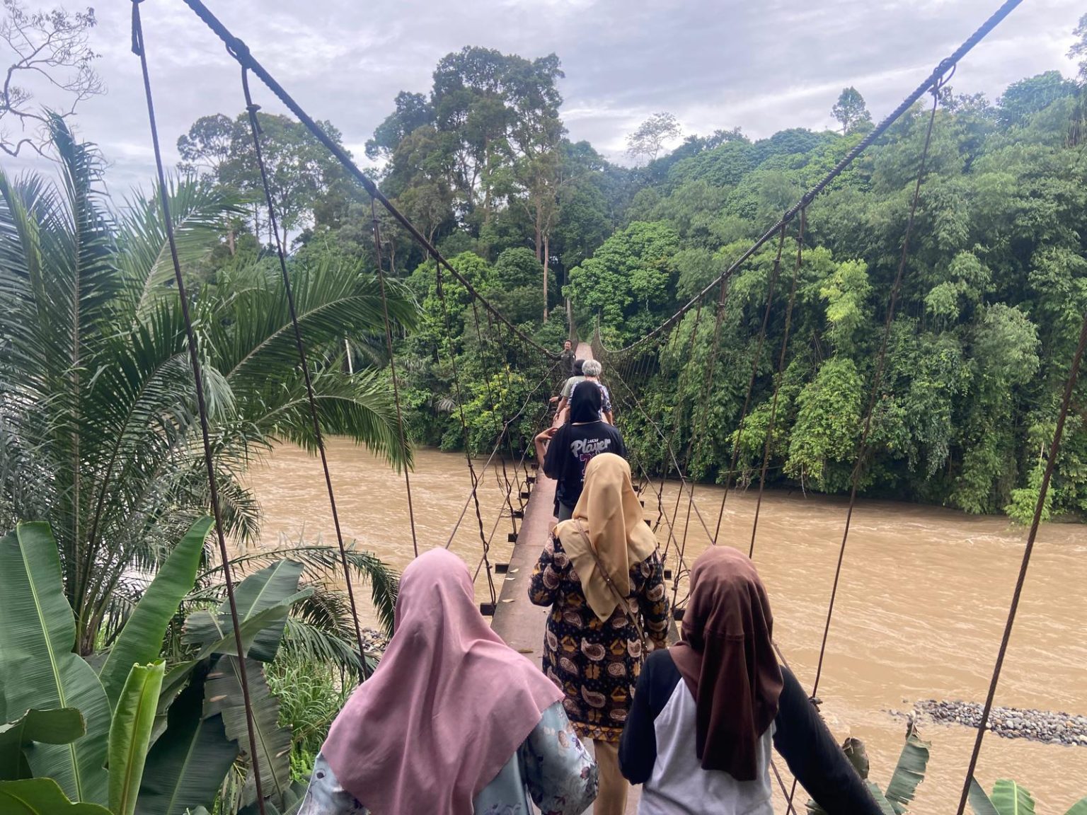 Guguk village in Indonesia protect their customary forest | IUCN NL