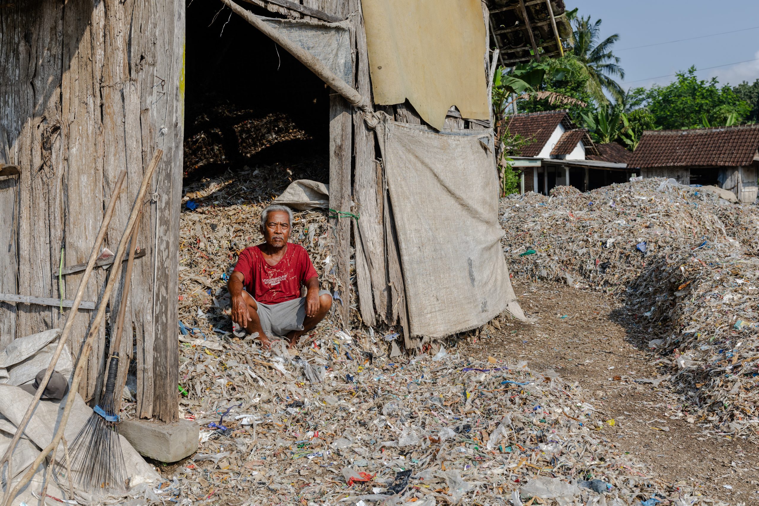 Indonesia’s struggle with plastic waste | IUCN NL