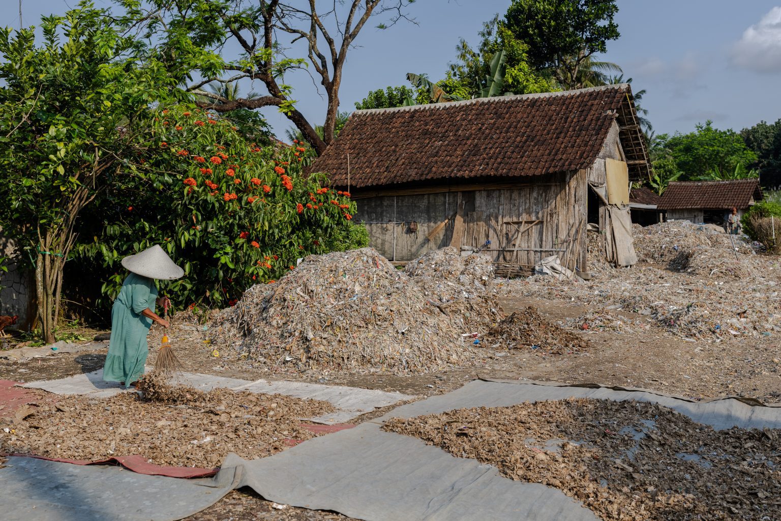 Indonesia’s struggle with plastic waste | IUCN NL
